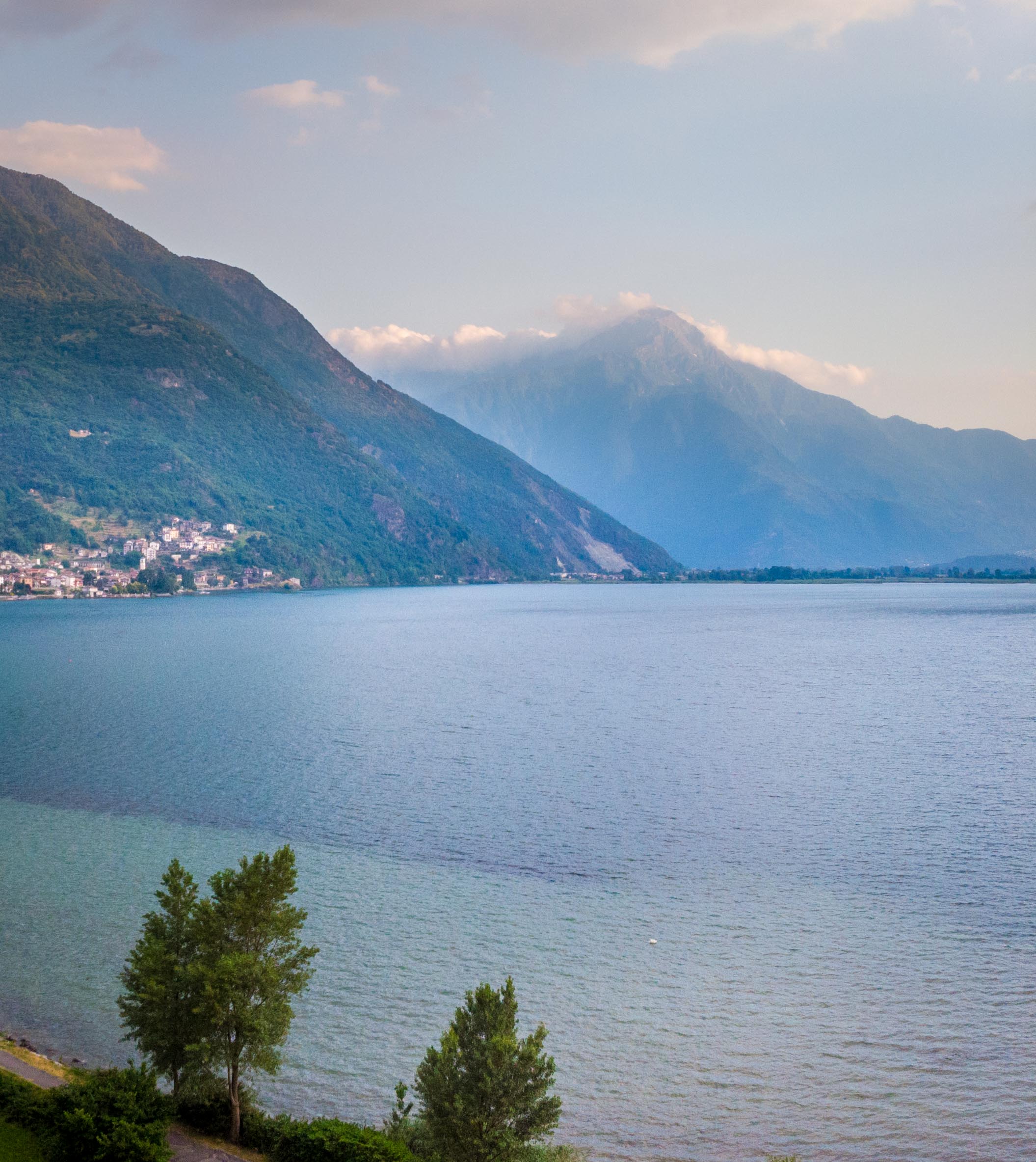 Lago di Mezzola and the Magic question